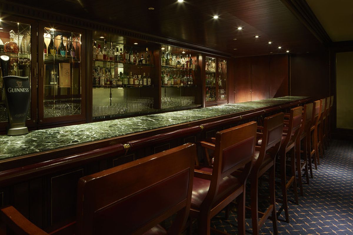 MAIN BAR "Foresail"-HOTEL AGORA REGENCY OSAKA SAKAI - Restaurant Guide - TableCheck