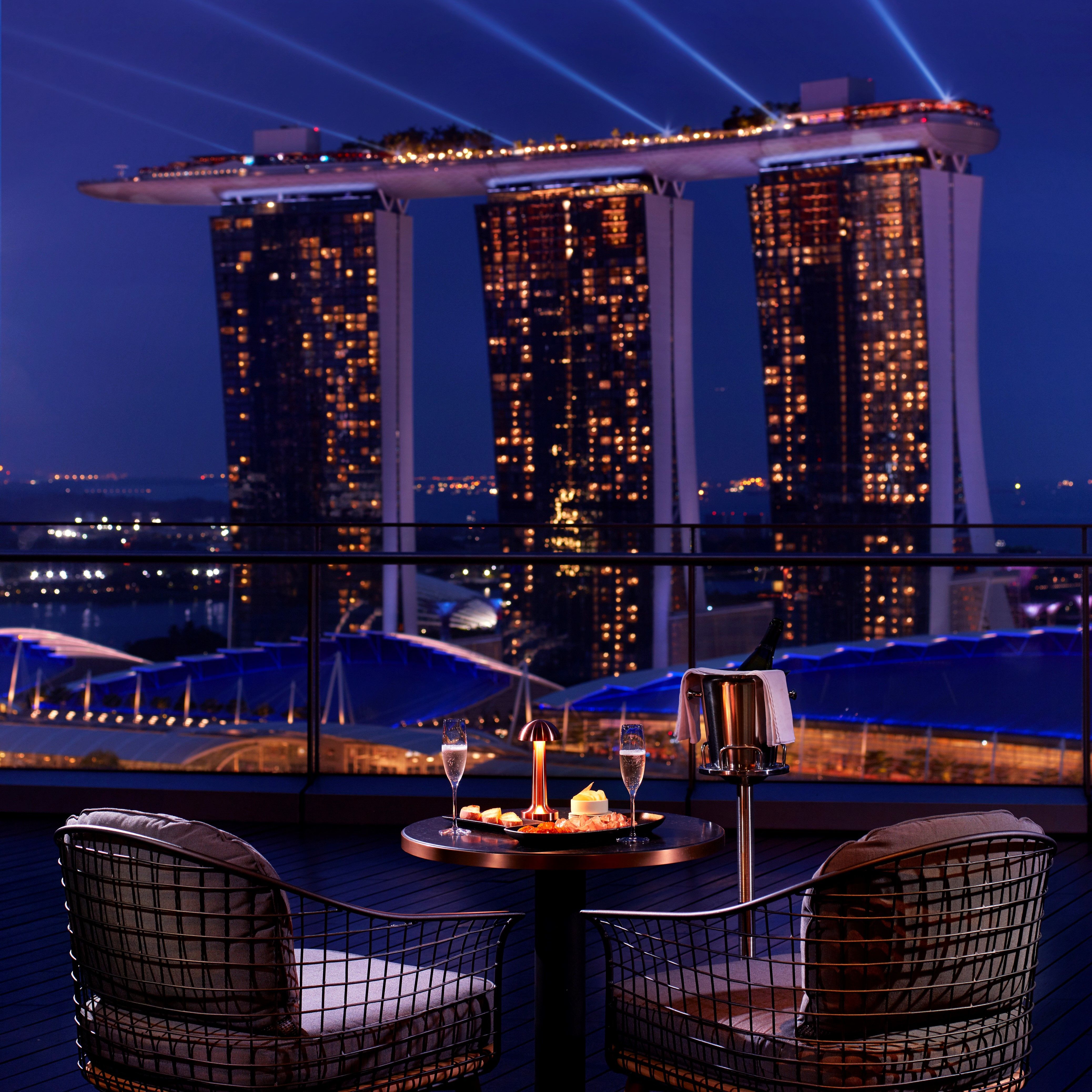 VUE Bar & Grill - Restaurant Guide - TableCheck